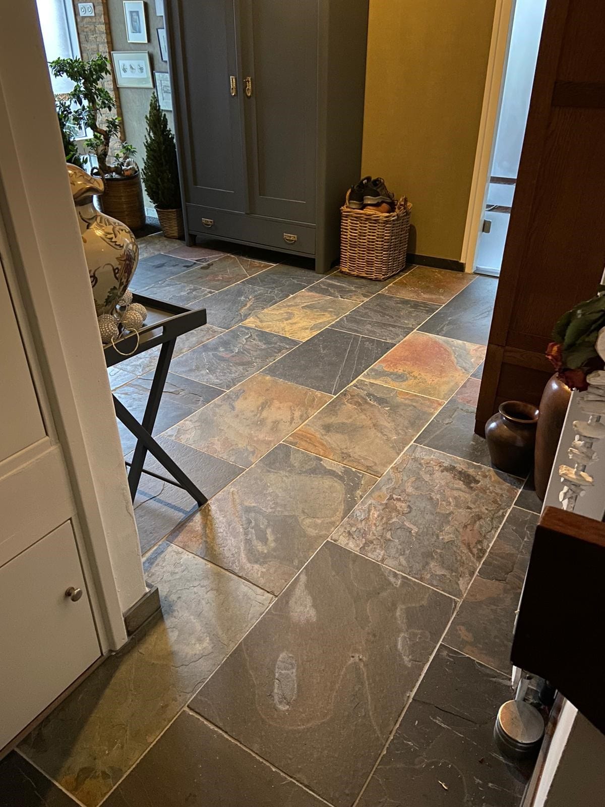 SURHUISTERVEEN - Vloer van gekleurde leisteen - Hutting Natuursteen